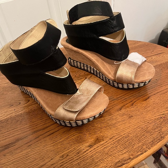 modzori | Shoes | Modzori Tan Reversible Sandals | Poshmark